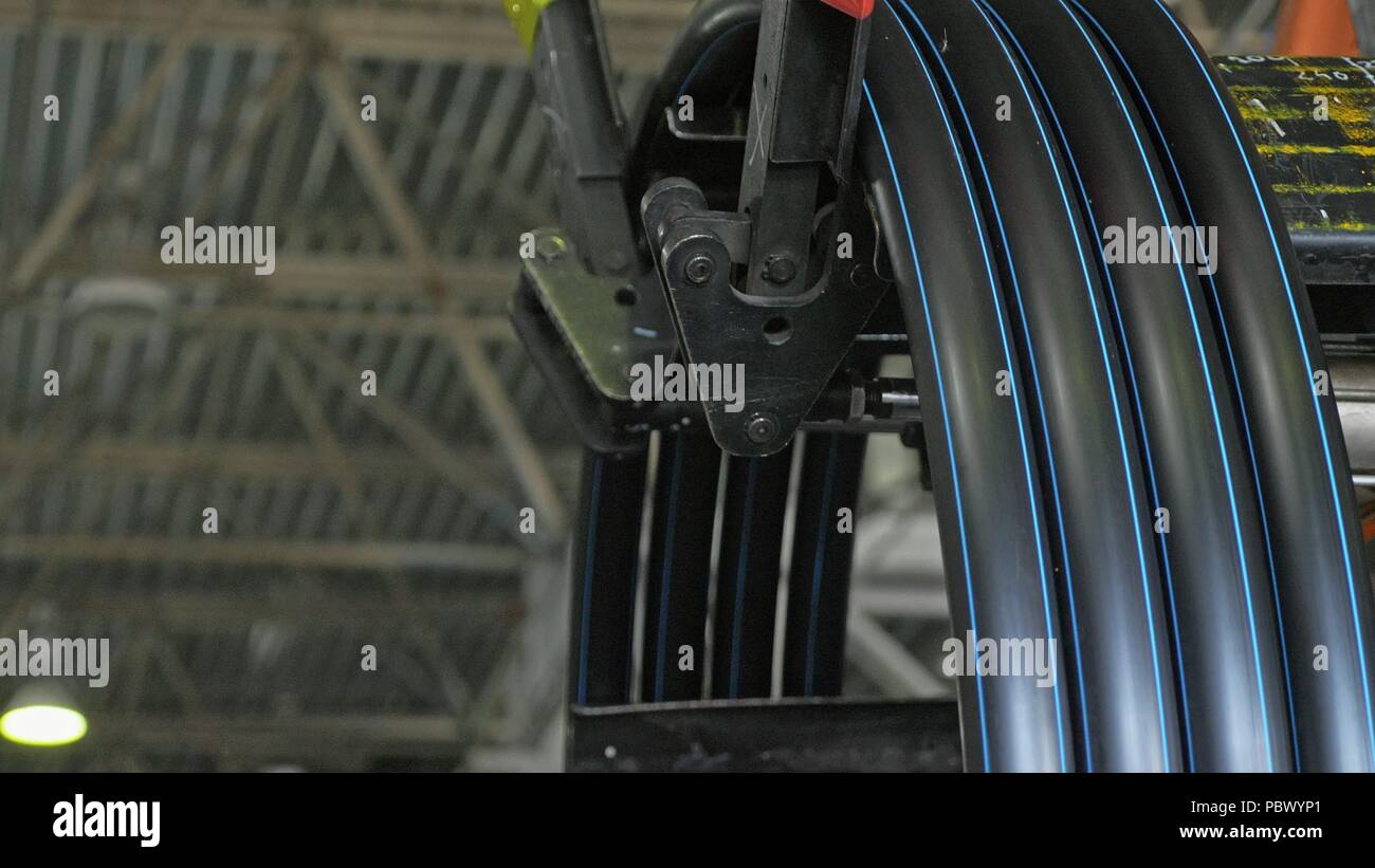 Roll threading coil pipe. Manufacture of plastic water pipes factory ...