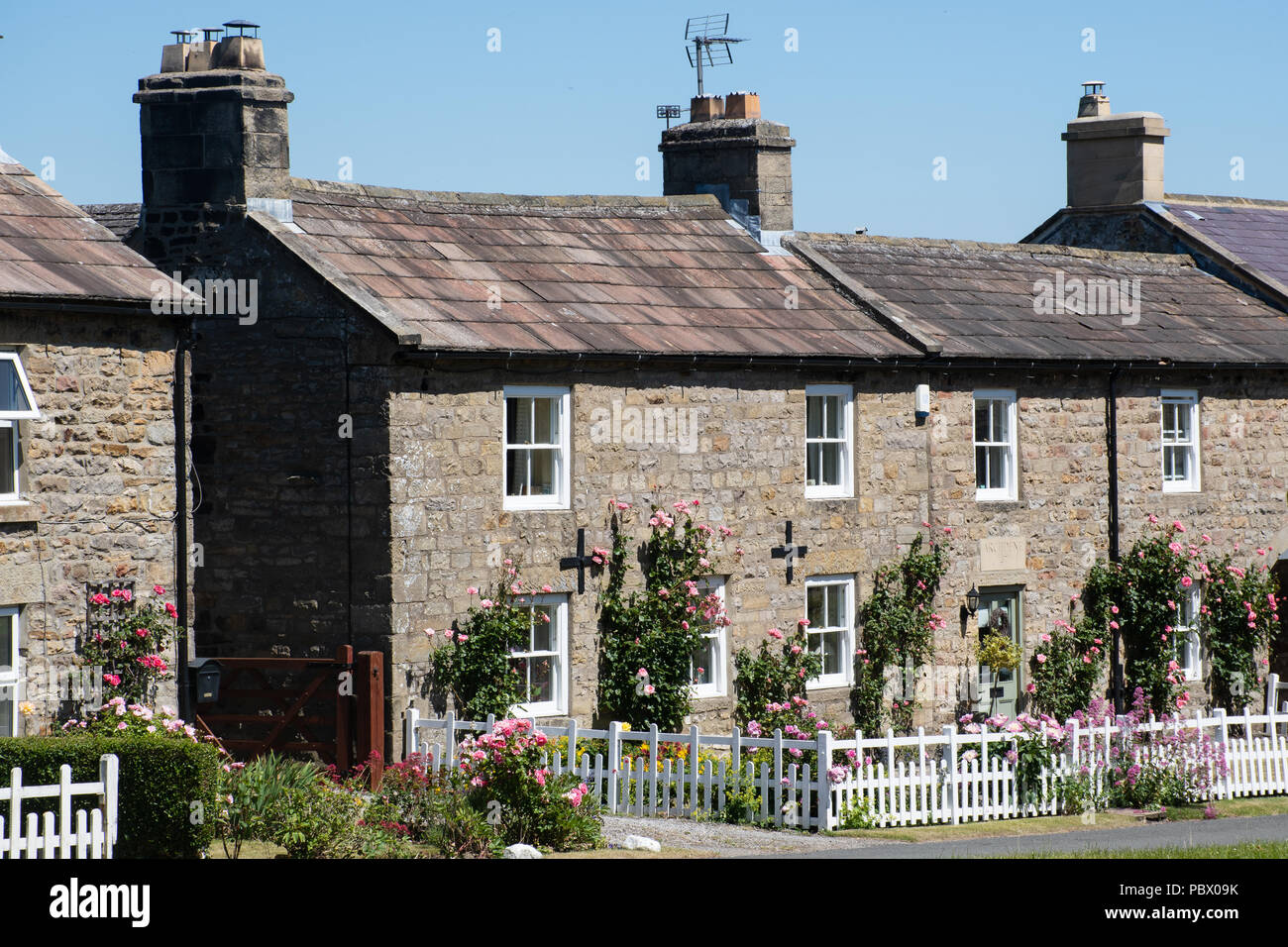 Row of house country hi-res stock photography and images - Alamy