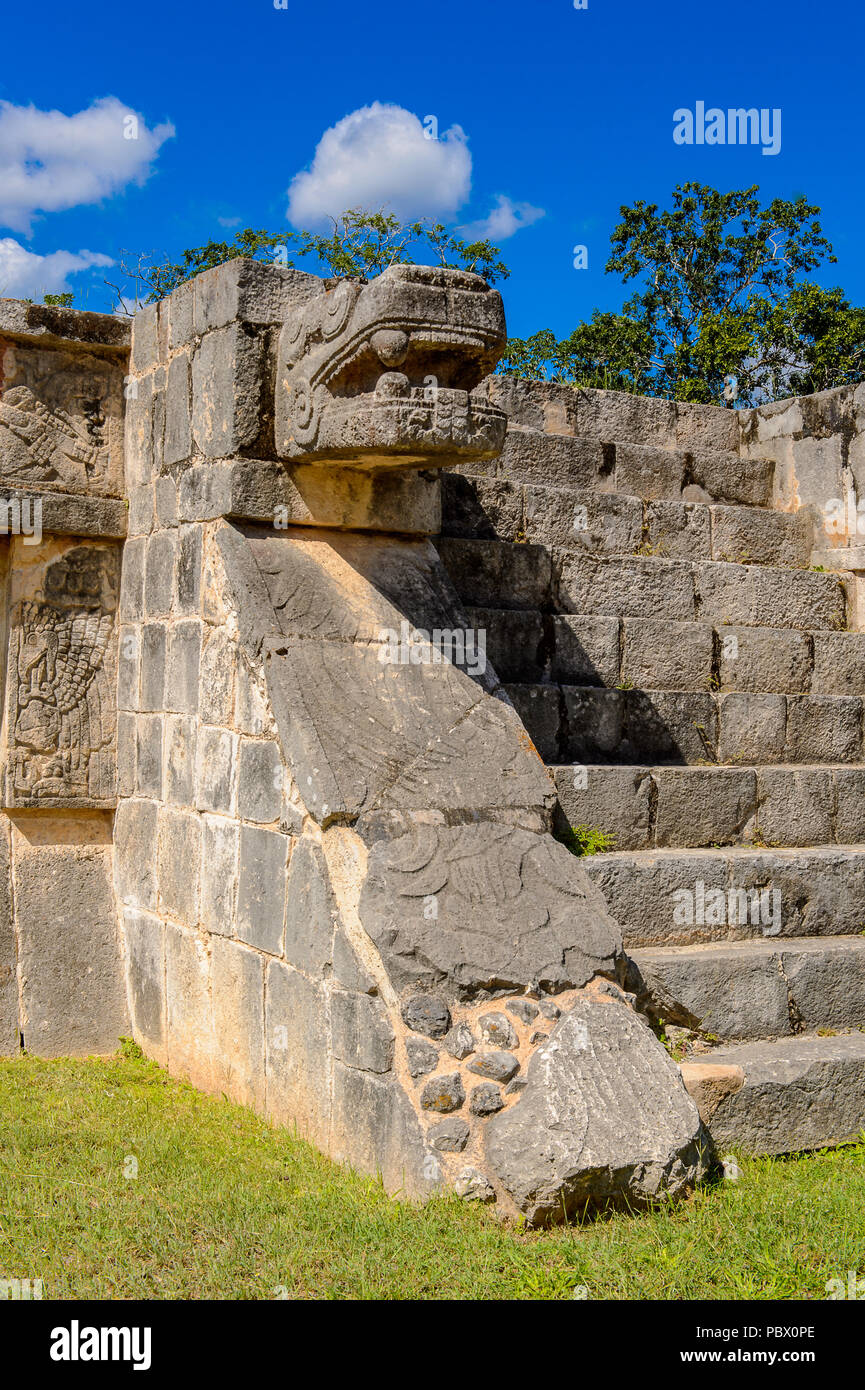 Plumed serpent god hi-res stock photography and images - Alamy