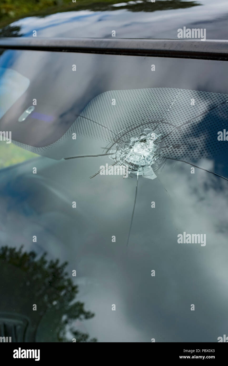 Cracked windscreen hi-res stock photography and images - Alamy