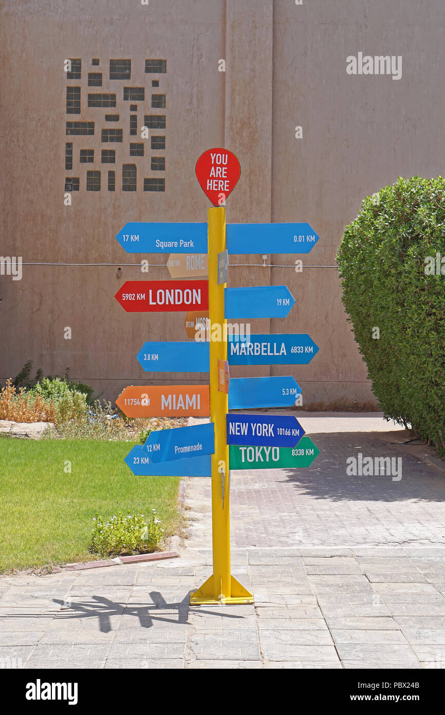 Directional post hi-res stock photography and images - Alamy