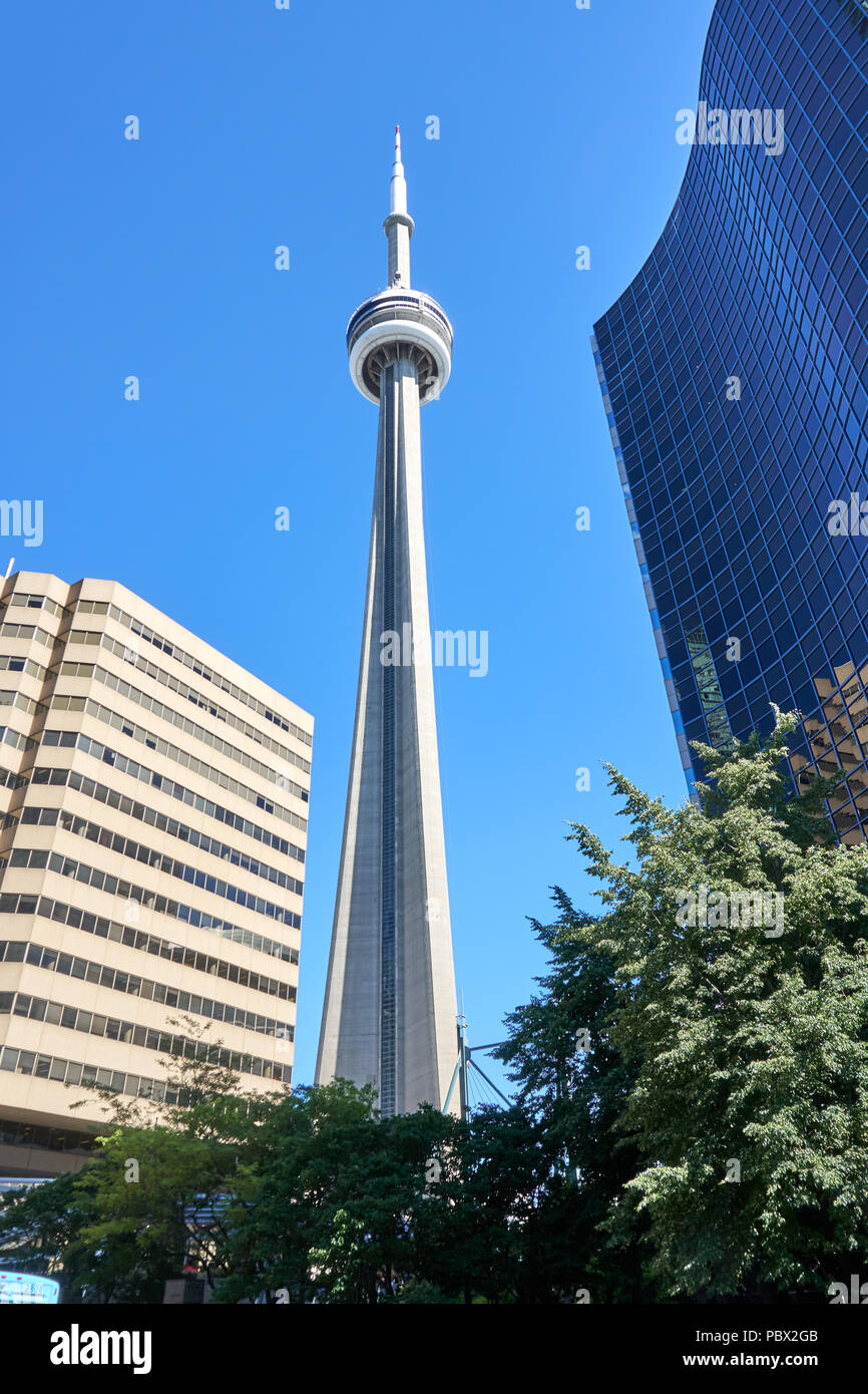 Worlds tallest free standing structure hi-res stock photography and ...