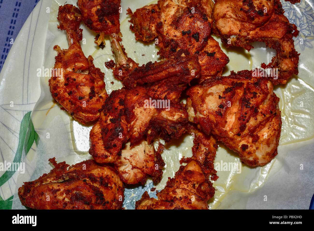 Whole roast chicken plate hi-res stock photography and images - Alamy