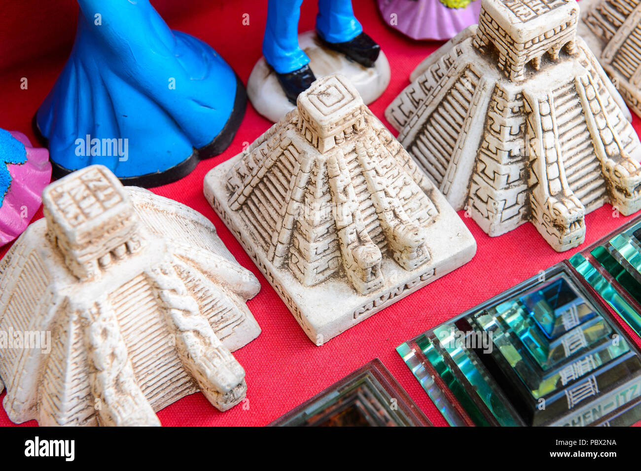 Chichen Itza model, Authentic handcraft souvenirs of maya civilisation ...