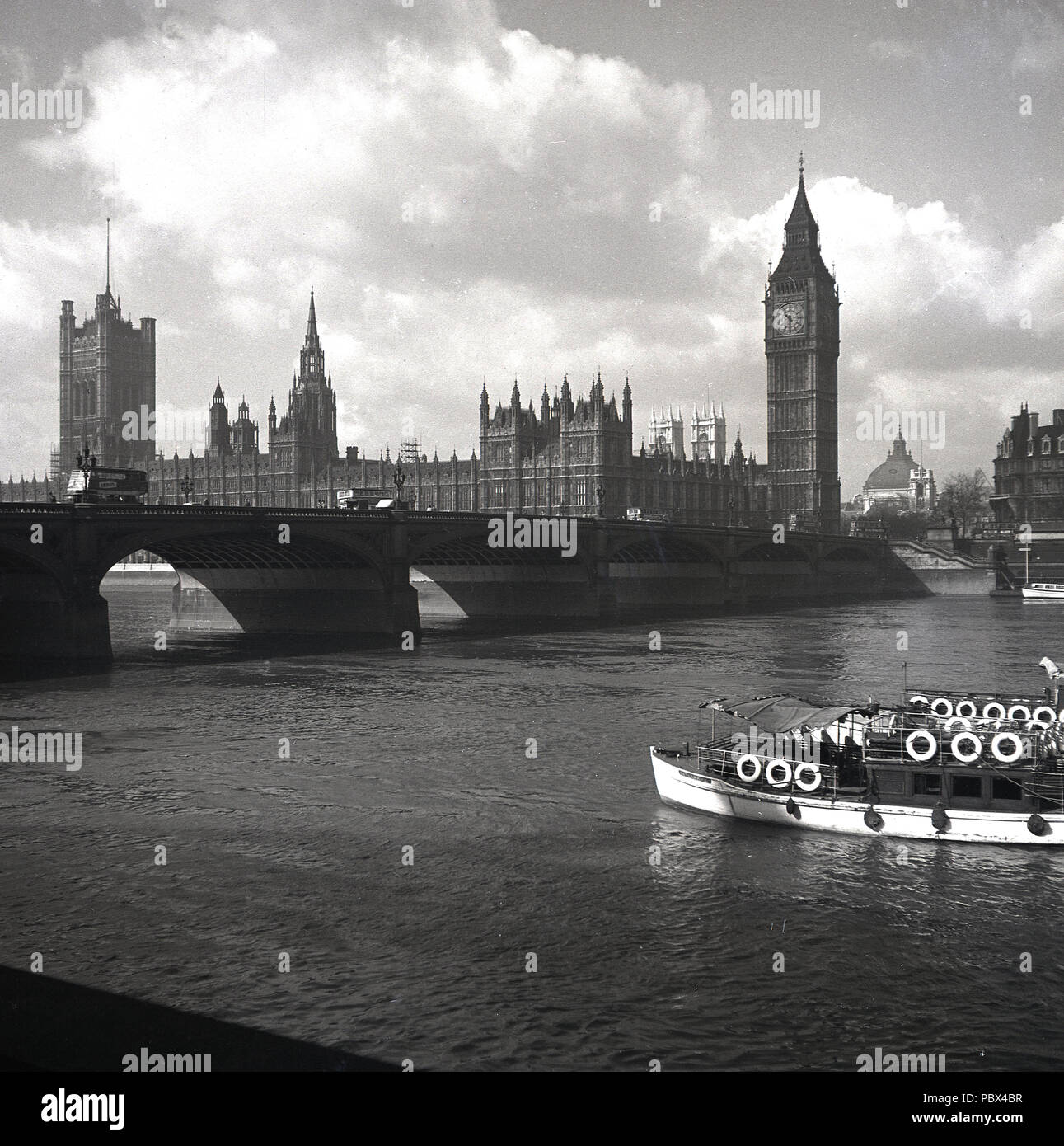1950s, view of Westminster Bridge and the Palace of Westminster, more ...