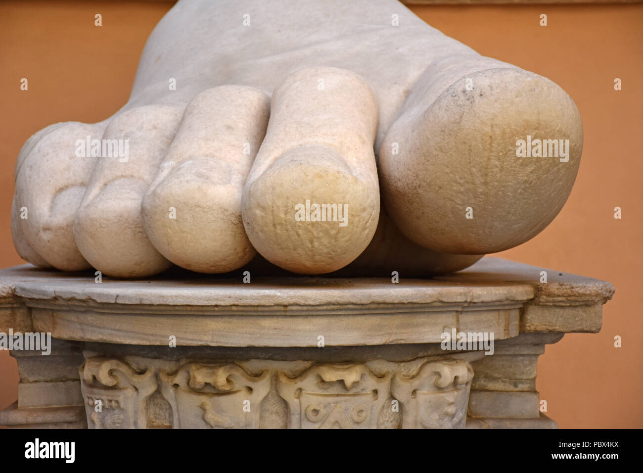 Rome, fragments of the colossal statue of Constantine, fourth century ...