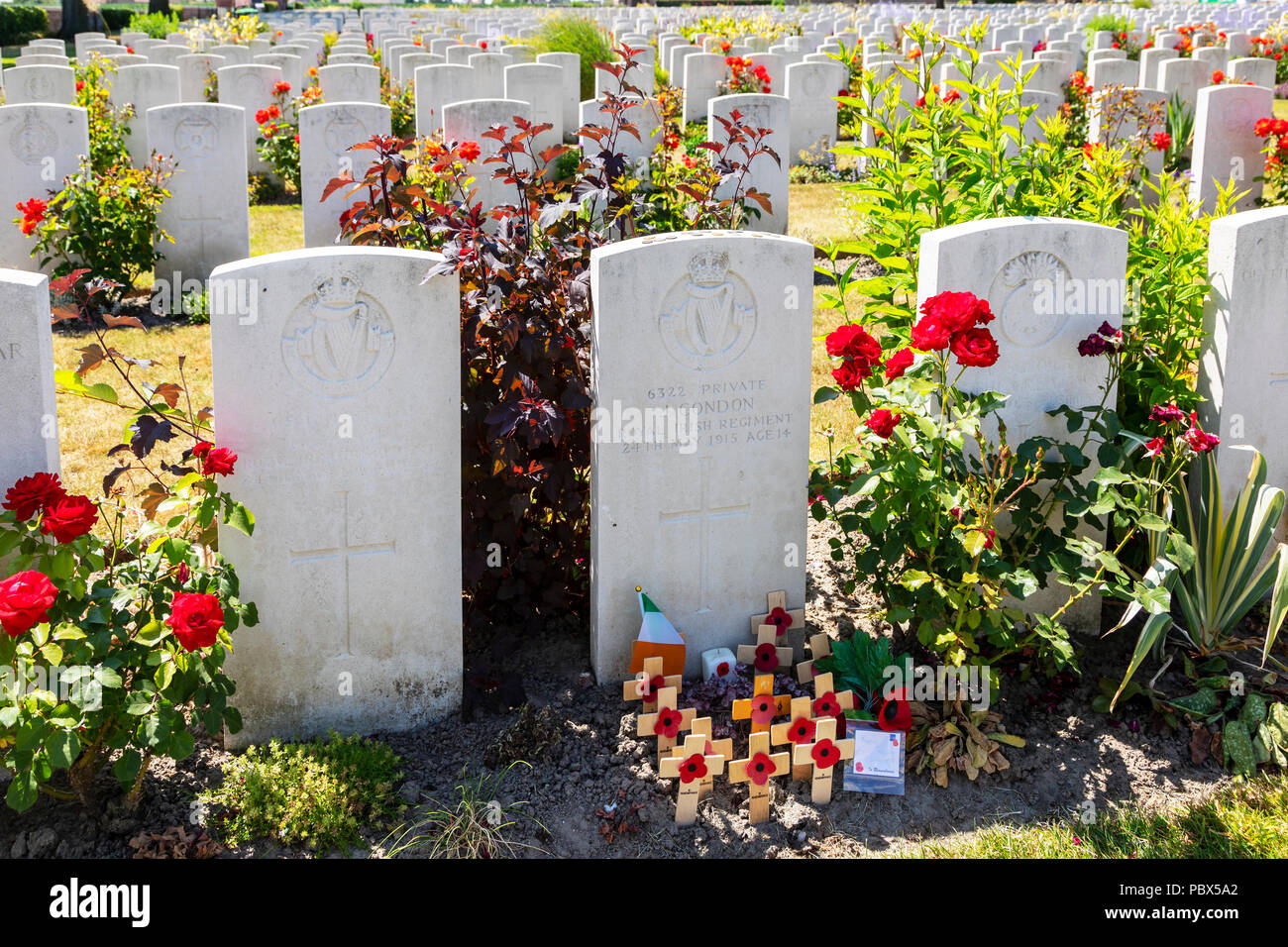 Commonwealth War graves Commission cemetery at Poelcapelle near ...