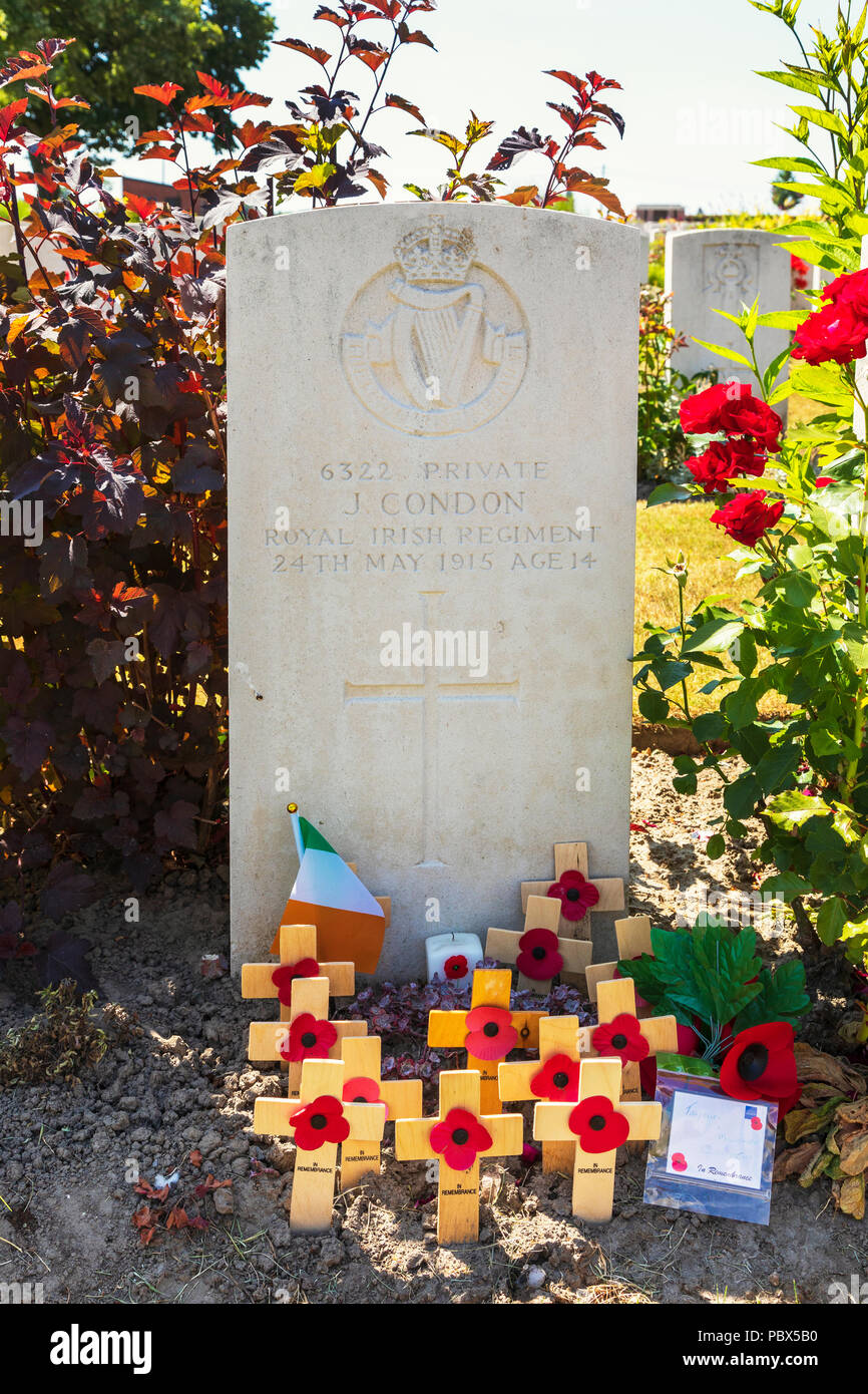 Commonwealth War graves Commission cemetery at Poelcapelle near ...