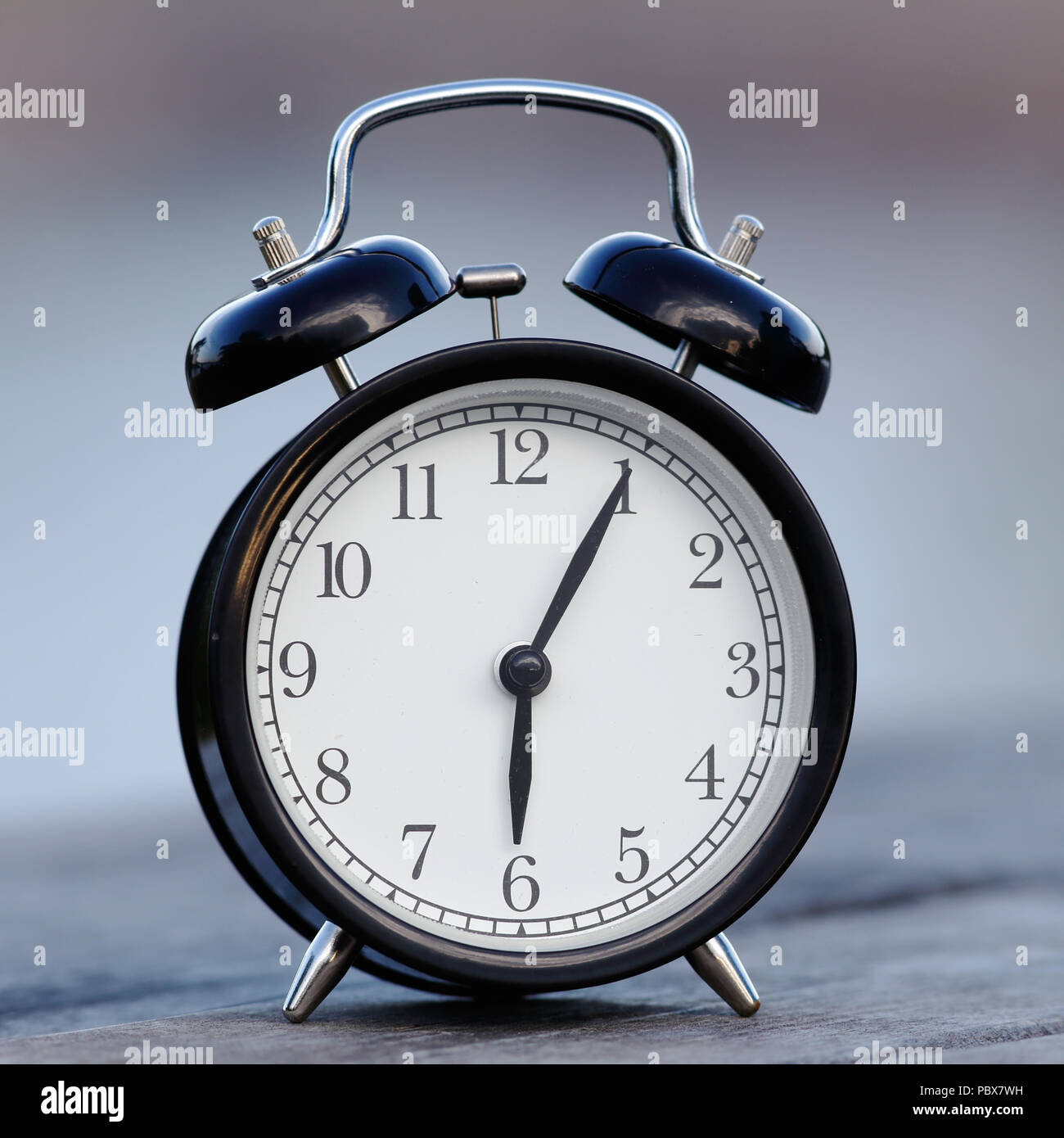 Five minute clock hi-res stock photography and images - Alamy