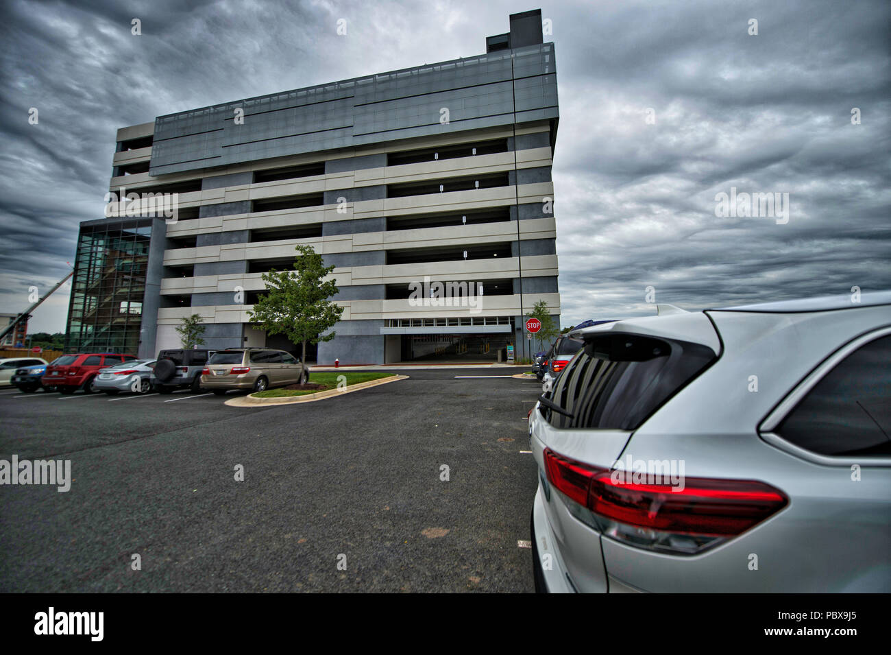 UNITED STATES: July 30, 2018: Ashburn Station commuter parking garage ...