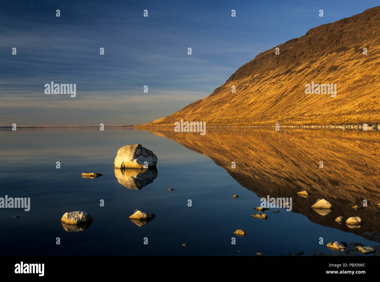 Lake abert and abert rim hi-res stock photography and images - Alamy