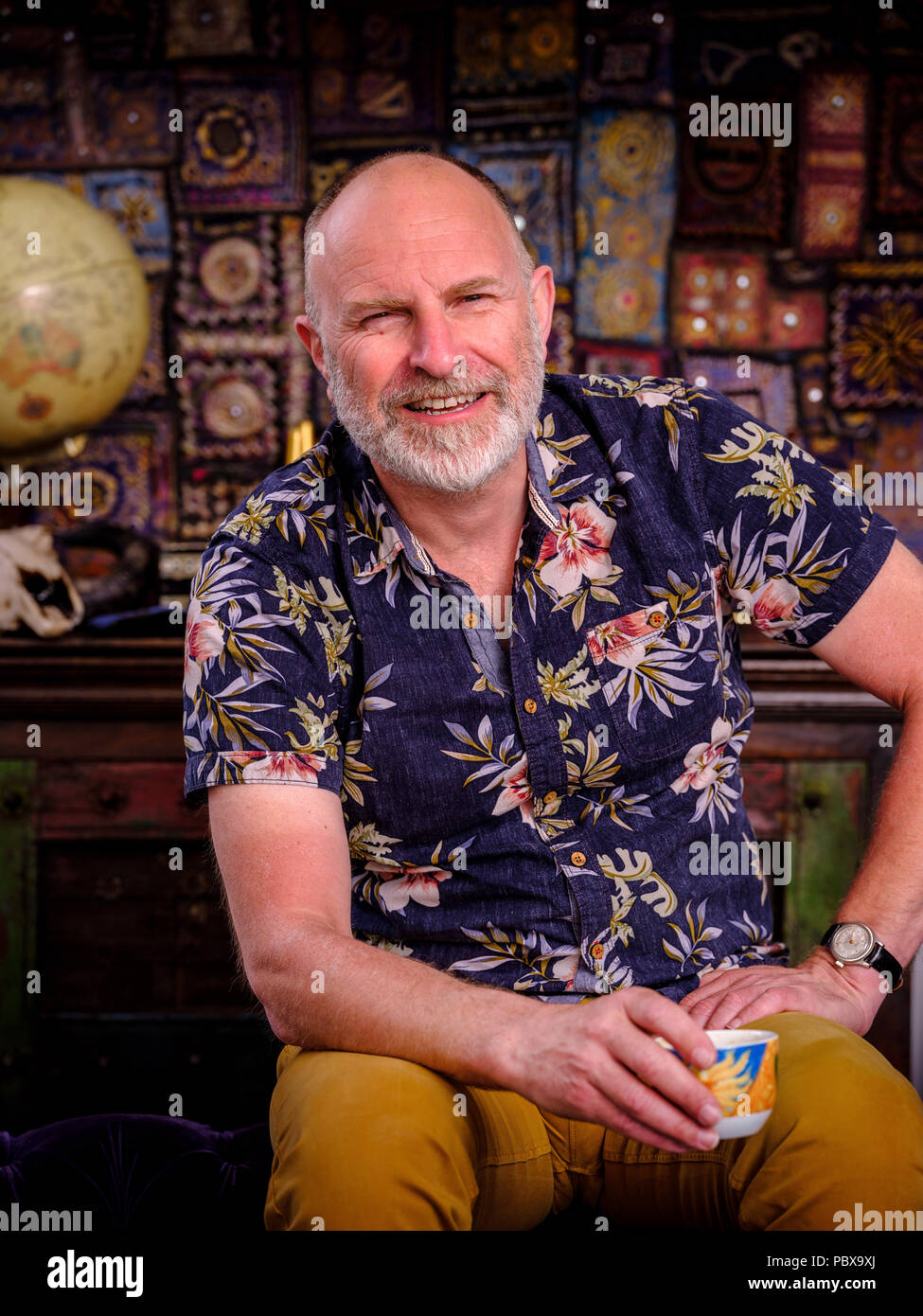 Stand up comedian stage hi-res stock photography and images - Alamy