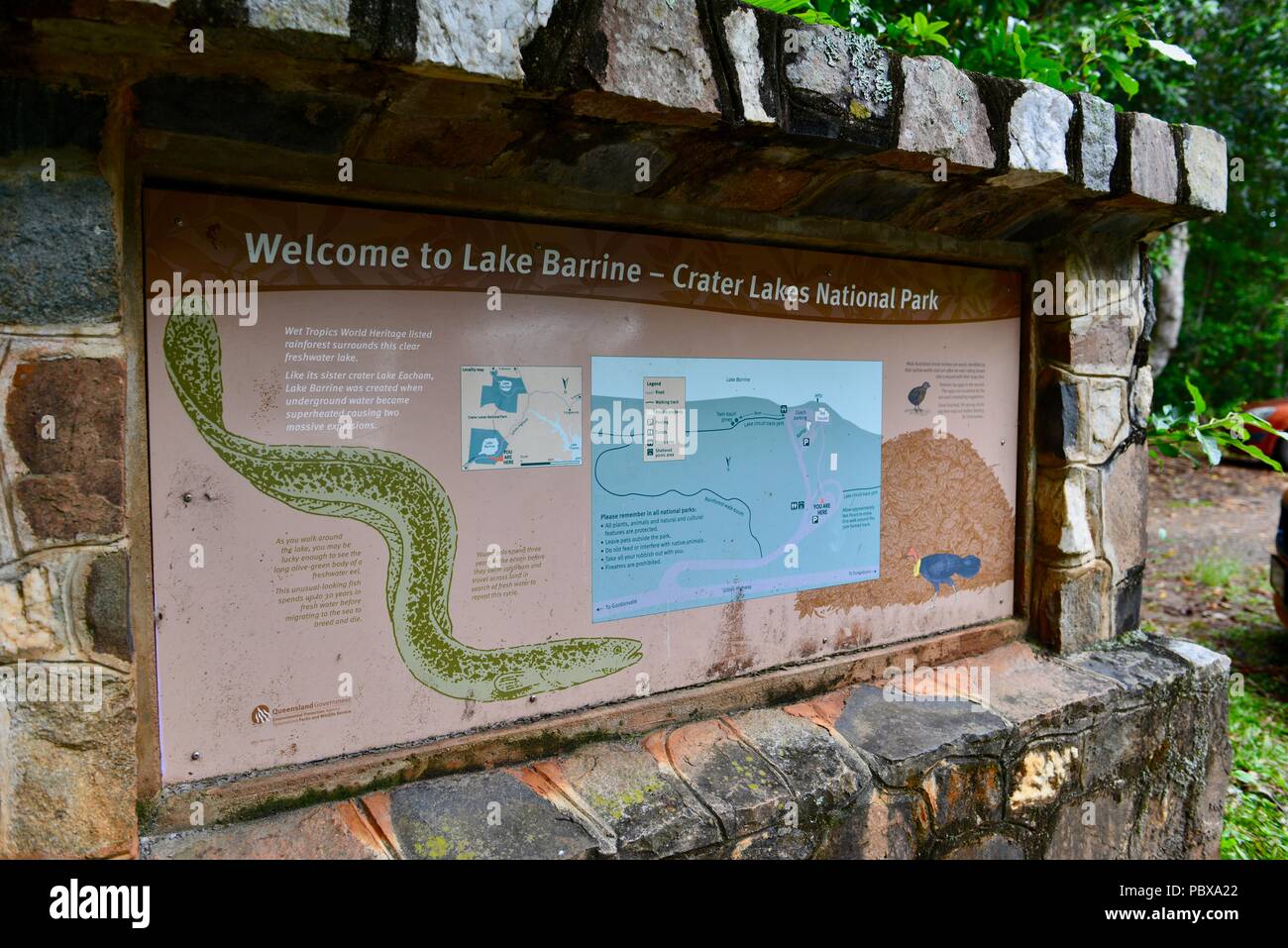 Welcome to lake barrine crater lakes national park sign hi-res stock ...