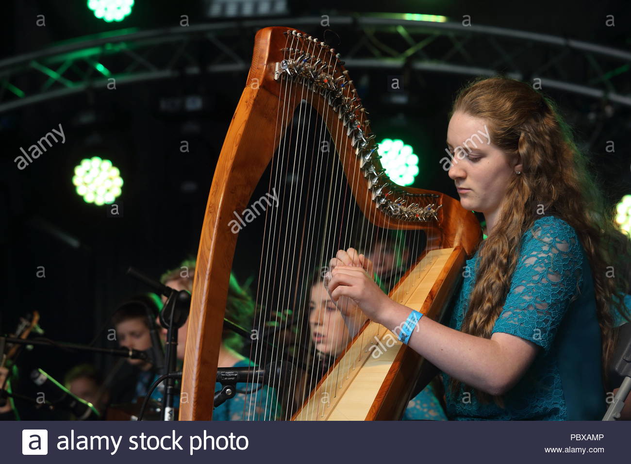 Beautiful red haired irish woman hi-res stock photography and images ...