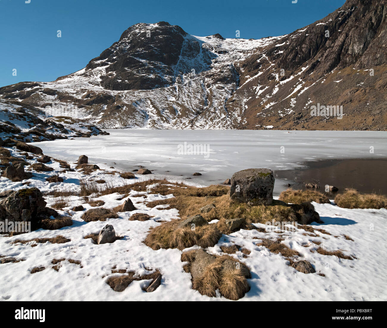 Harrison Stickle and frozen stickle tarn in Winter snow, Langdale Pikes ...