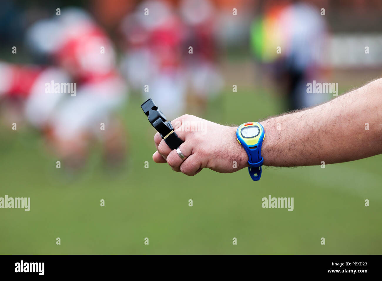 Umpire hand signal hi-res stock photography and images - Alamy