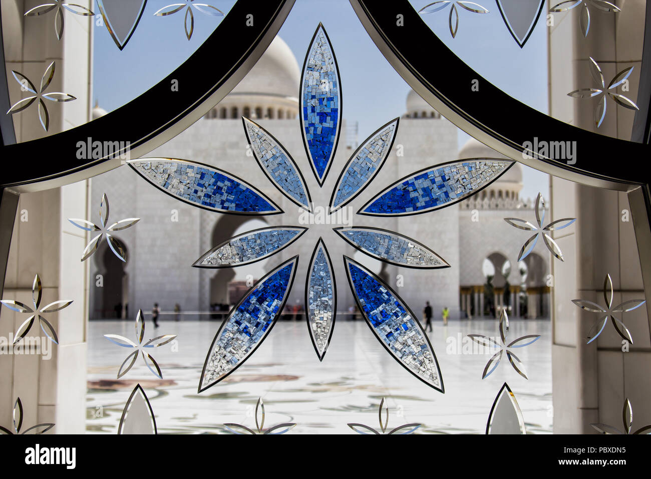 Sheikh zayed grand mosque window hi-res stock photography and images ...