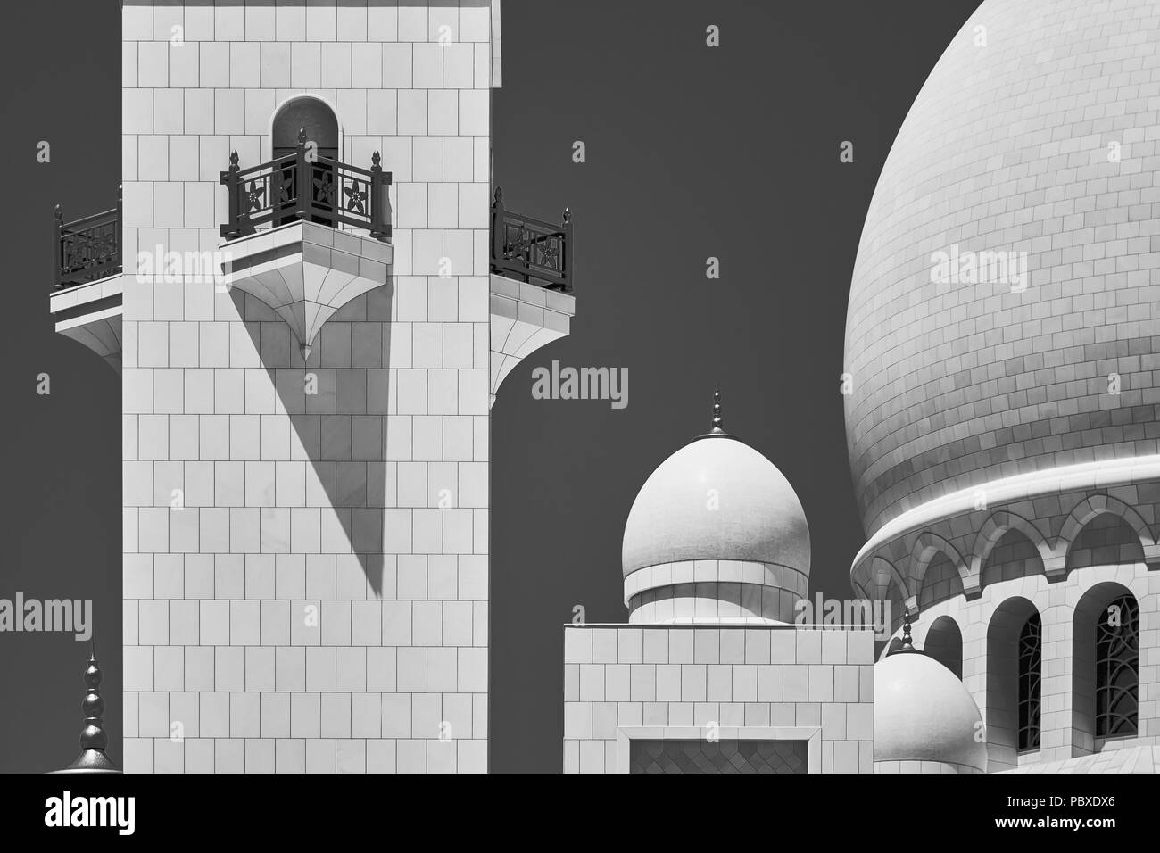 Sheikh zayed grand mosque geometry hi-res stock photography and images ...