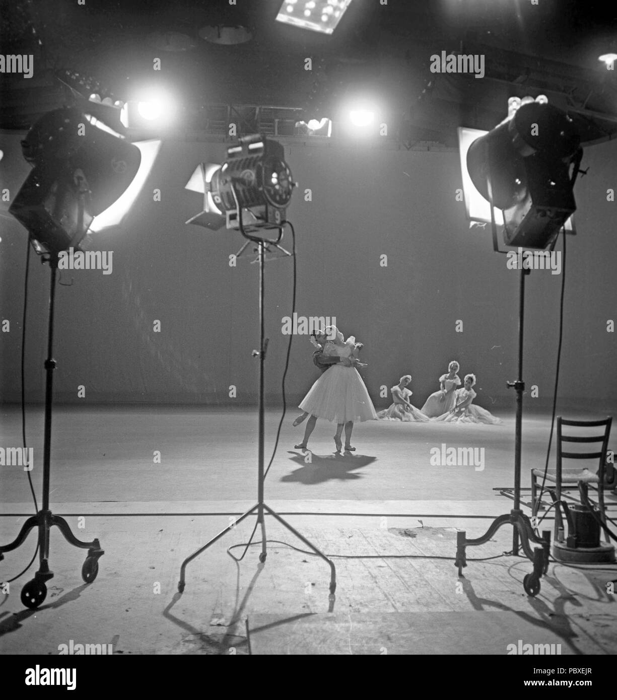 Movie from 1918 hi-res stock photography and images - Alamy