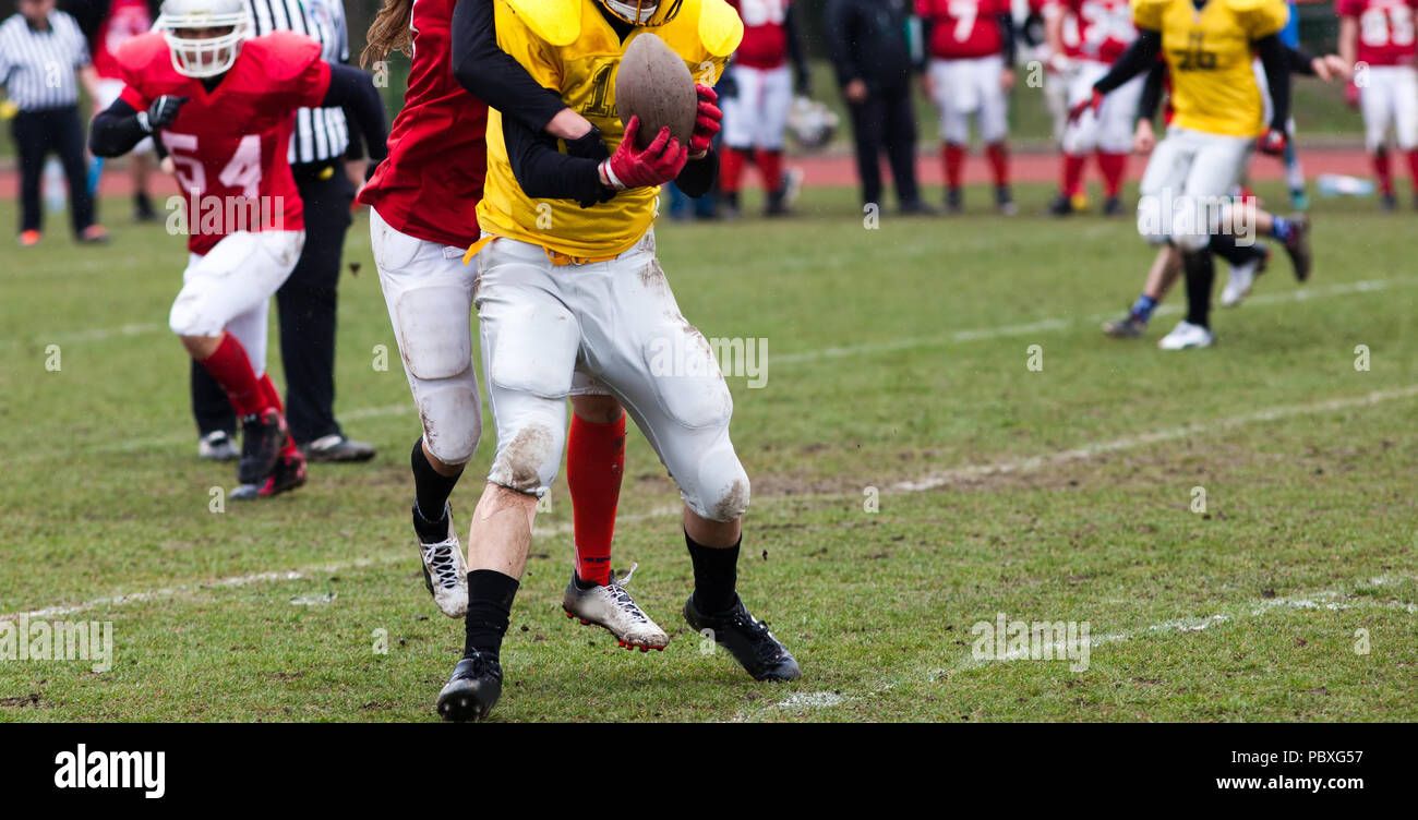 Action football game player tackle uniform hi-res stock photography and ...