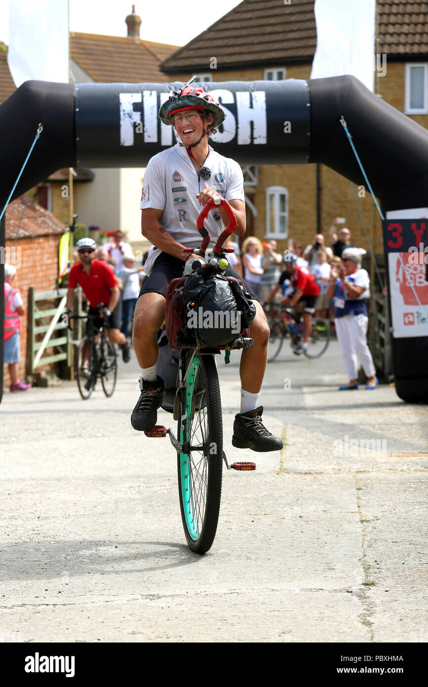 Ed Pratt (22) completes his 21,000 mile trip to circumnavigate the ...