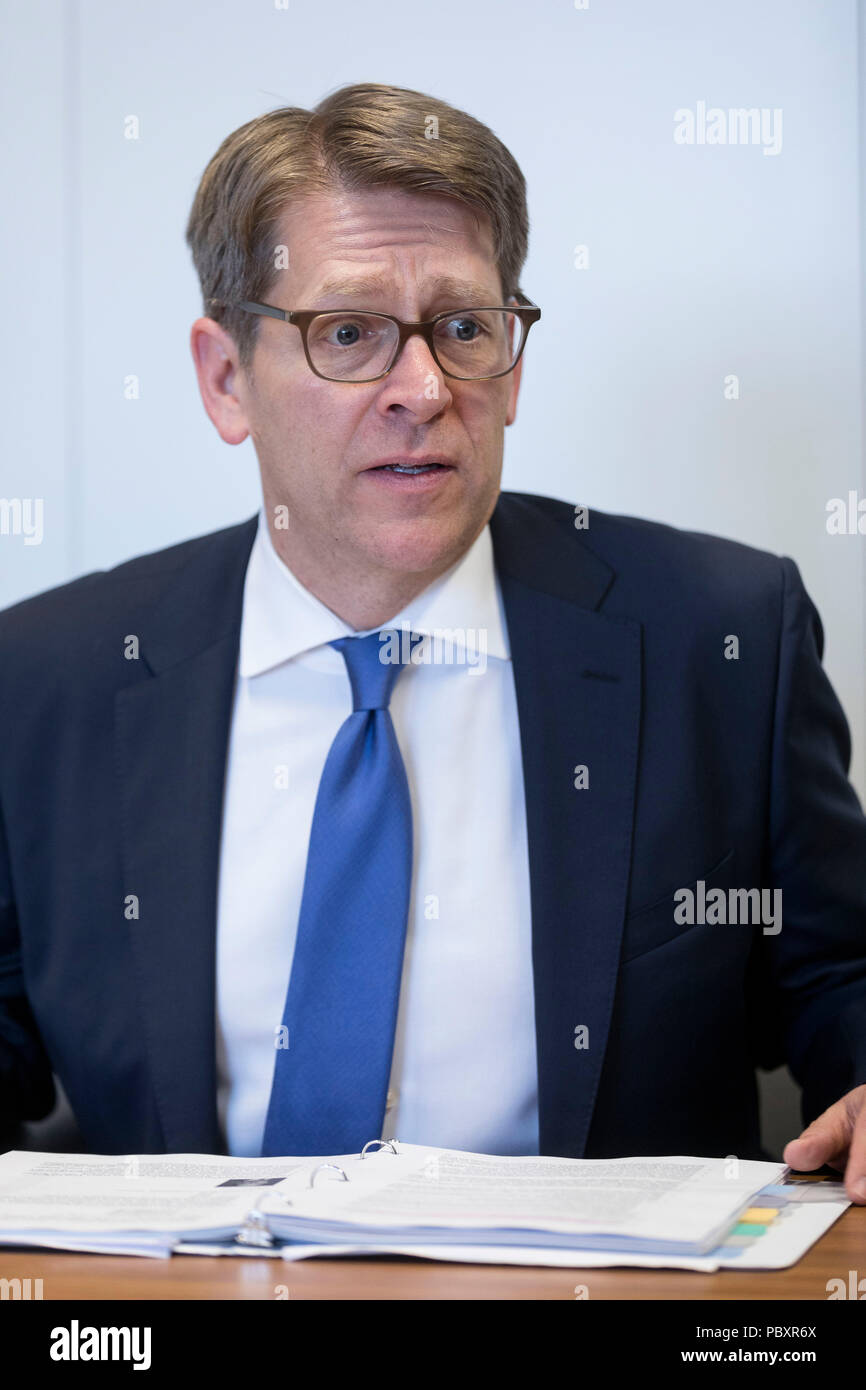 Corporate personality hi-res stock photography and images - Alamy