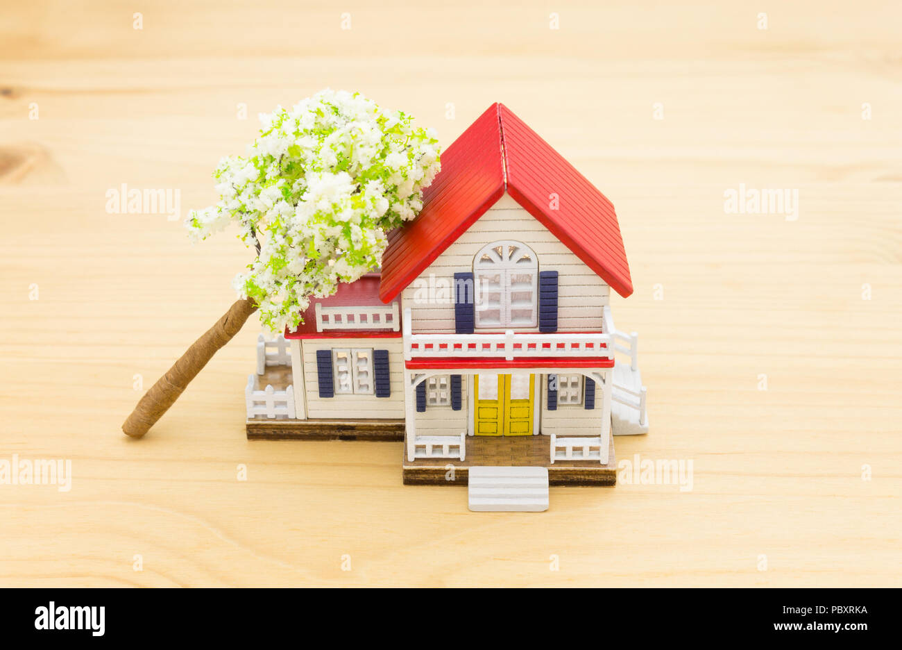 Tree collapse on house hi-res stock photography and images - Alamy