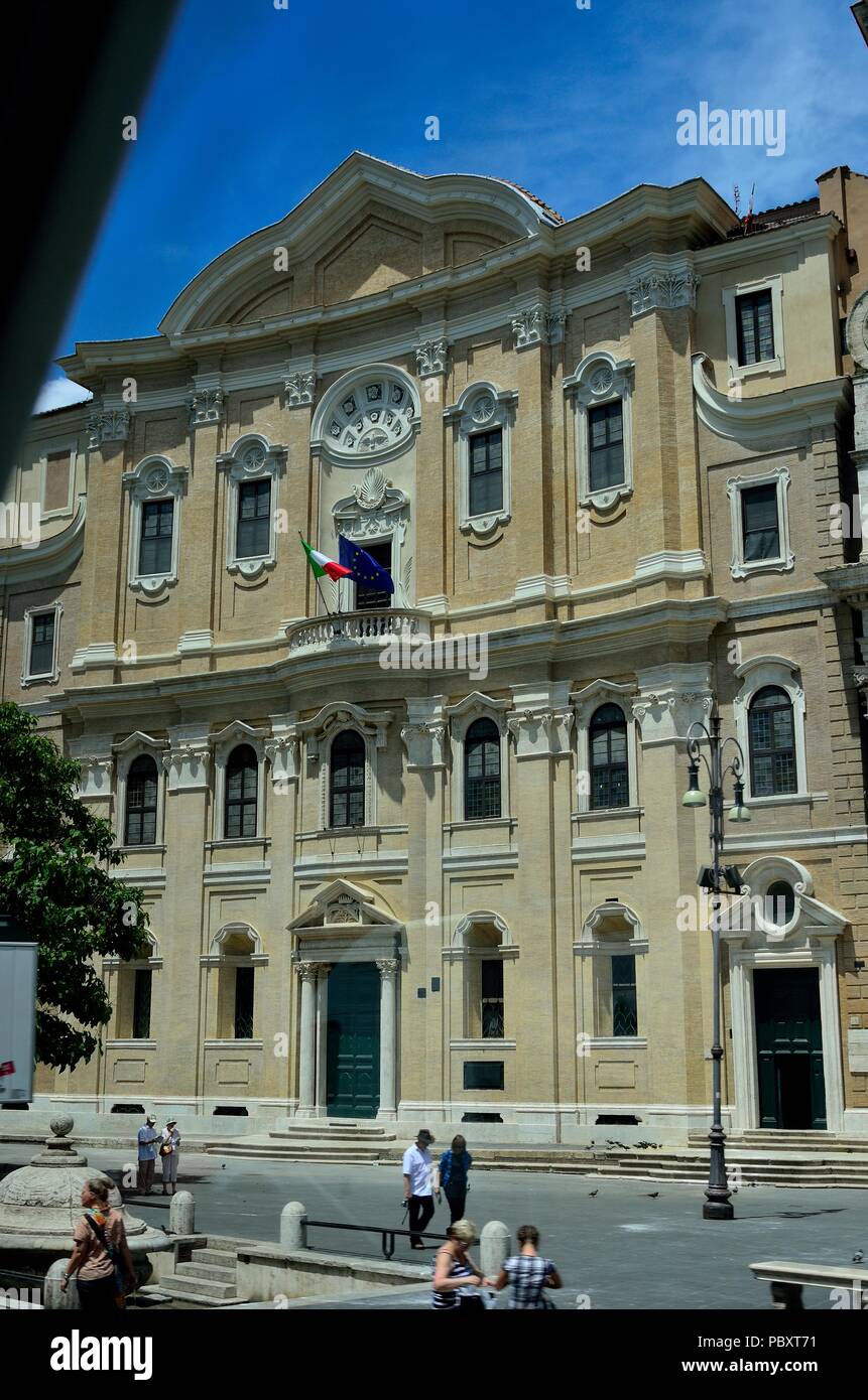 Residential building in rome hi-res stock photography and images - Alamy