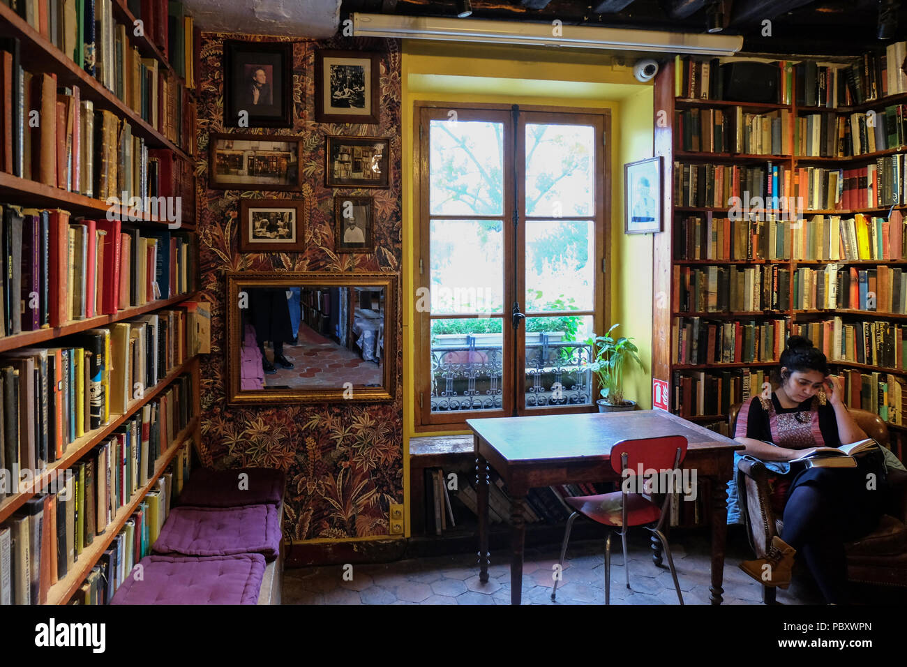 Old Bookstore Woman High Resolution Stock Photography and Images - Alamy