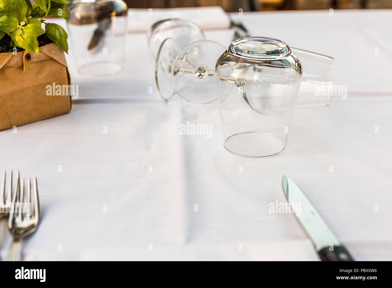 Table setting forks and knife hi-res stock photography and images - Alamy