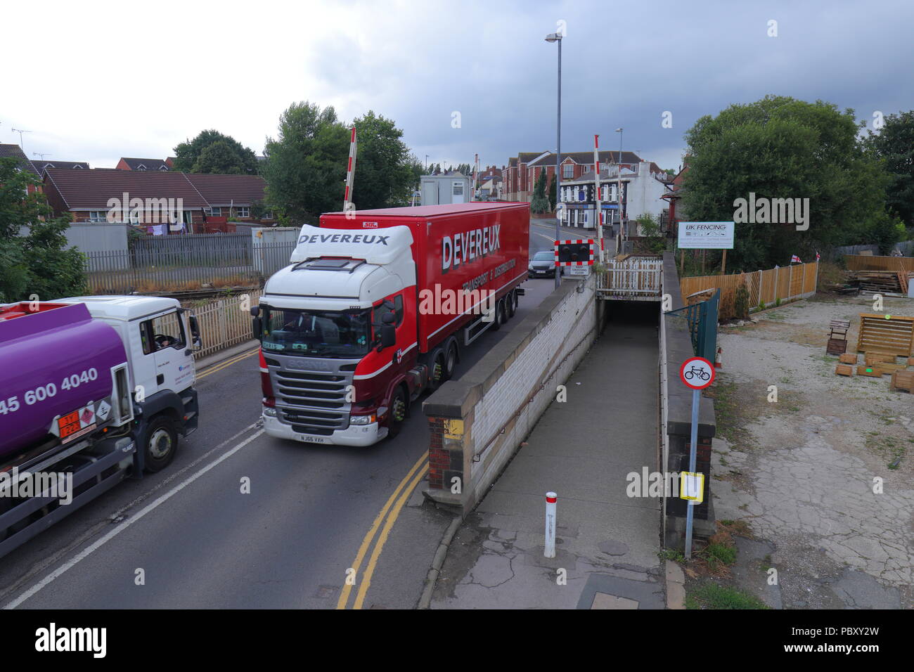 Castleford level crossing hi-res stock photography and images - Alamy