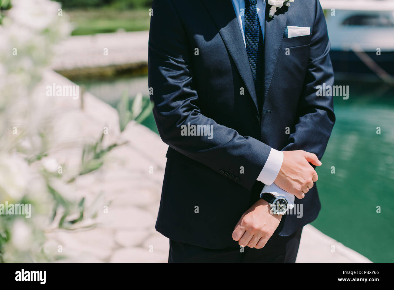 Waiting for bride hi-res stock photography and images - Alamy