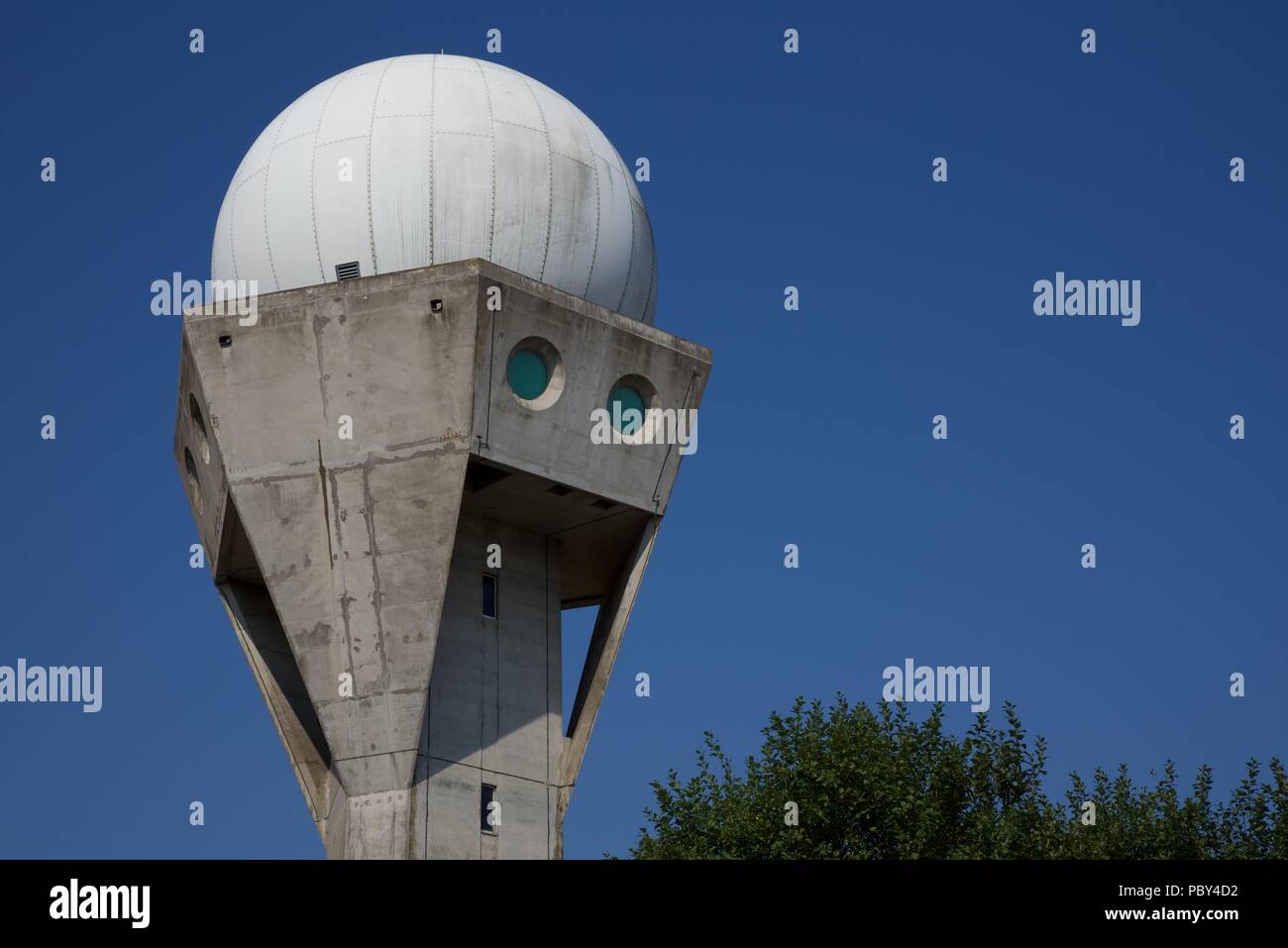 Aviation radar station hi-res stock photography and images - Alamy