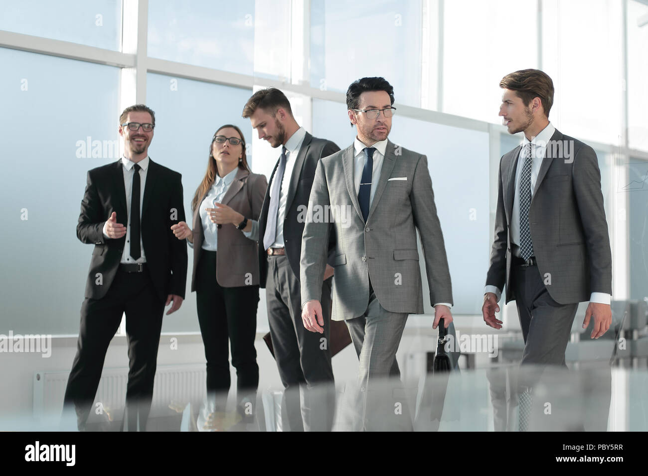 Students walking up steps hi-res stock photography and images - Alamy