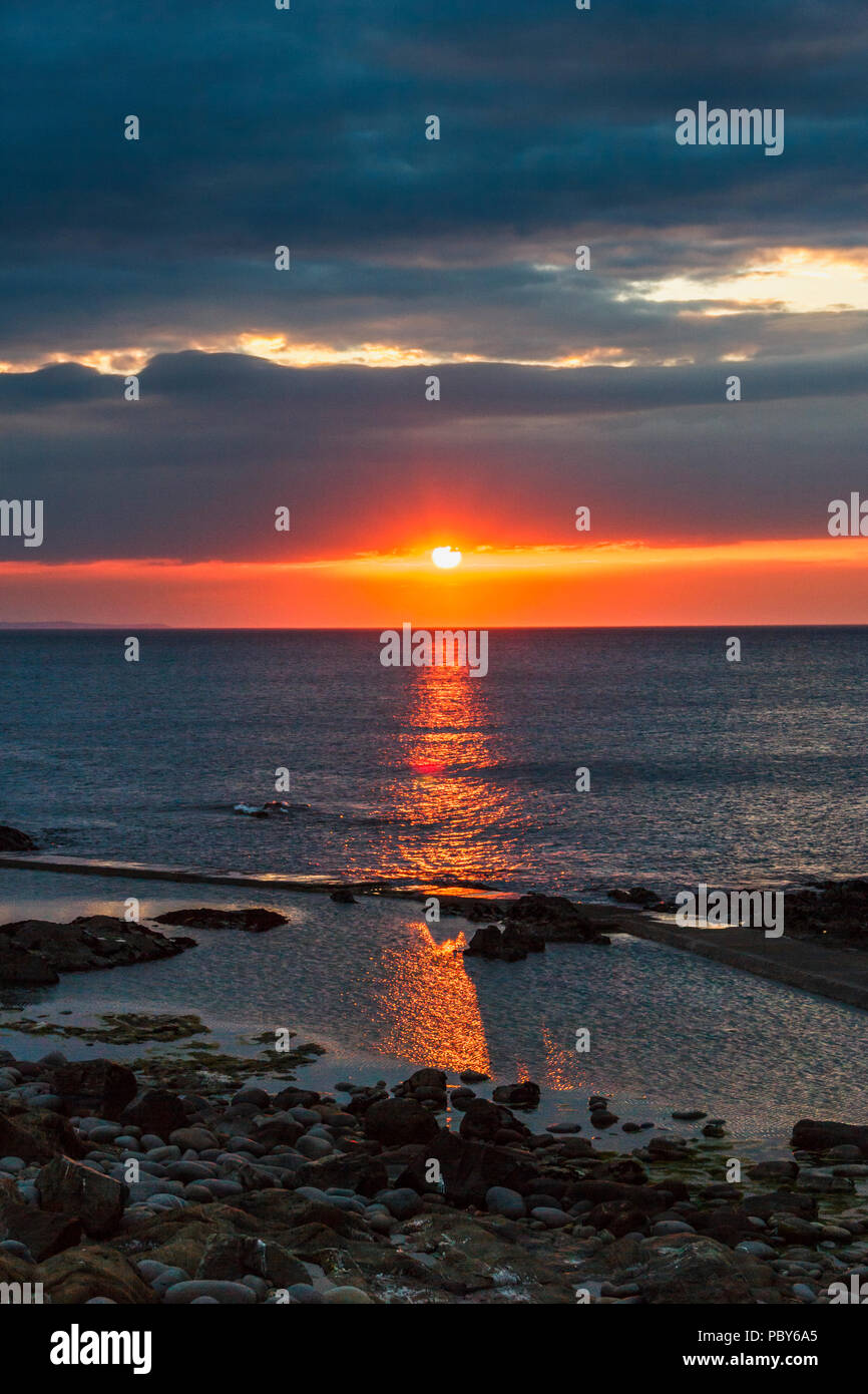 Glorious coastal sunset hi-res stock photography and images - Alamy
