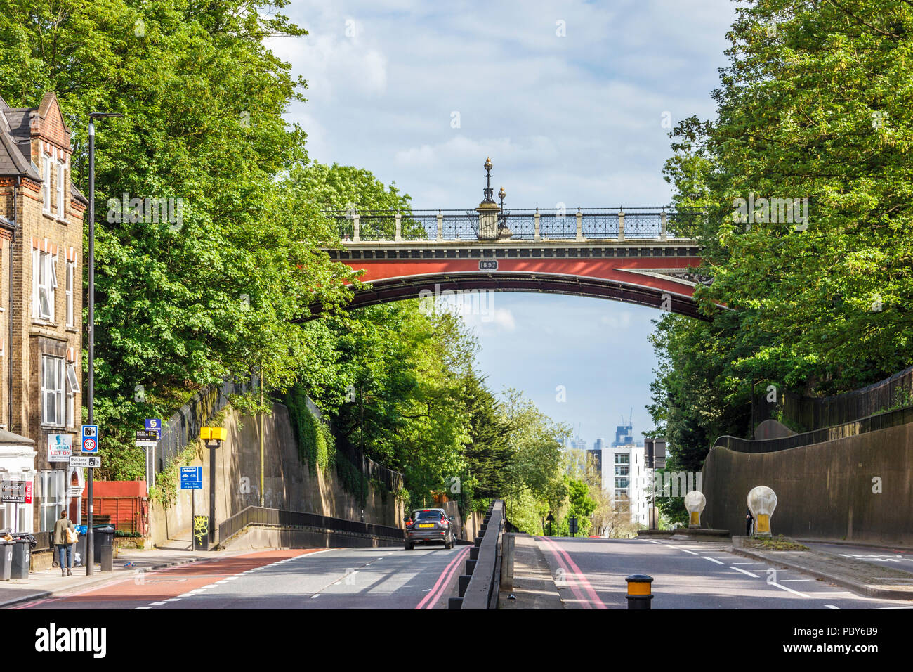 The famous Victorian Archway Bridge, built in 1897 to replace the ...