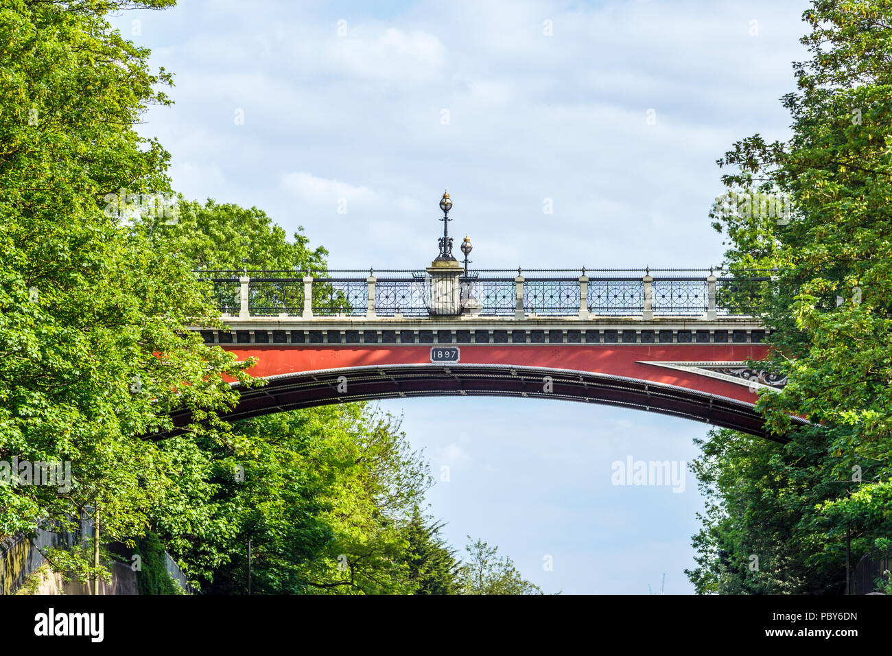 The famous Victorian Archway Bridge, built in 1897 to replace the ...
