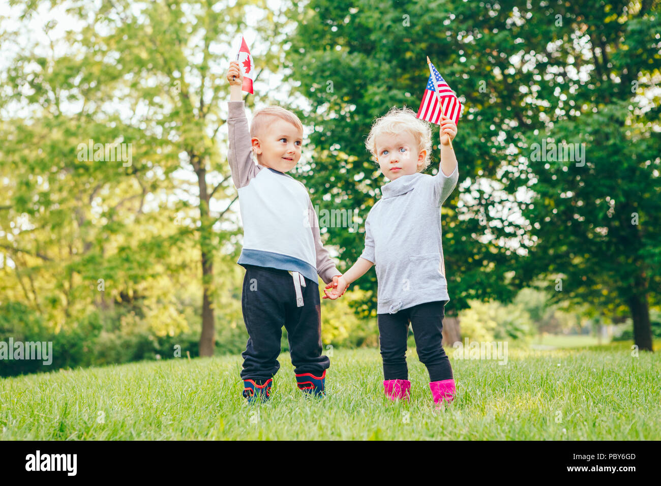 Children waving flags usa hi-res stock photography and images - Alamy