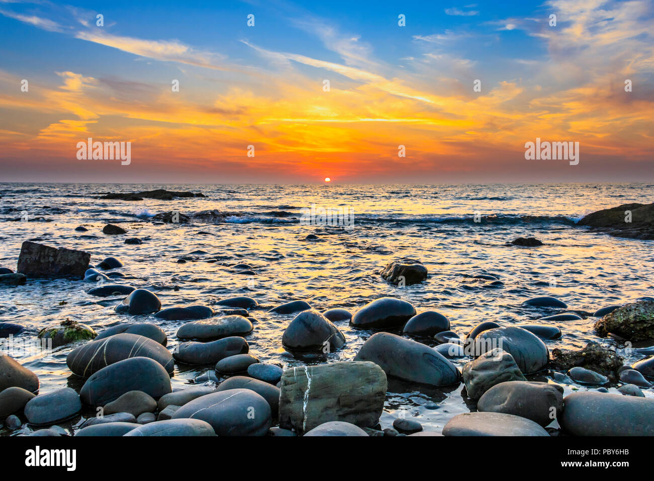 Devon stony beach hi-res stock photography and images - Alamy