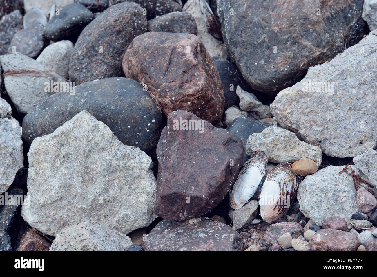 Rivers rocks hi-res stock photography and images - Alamy