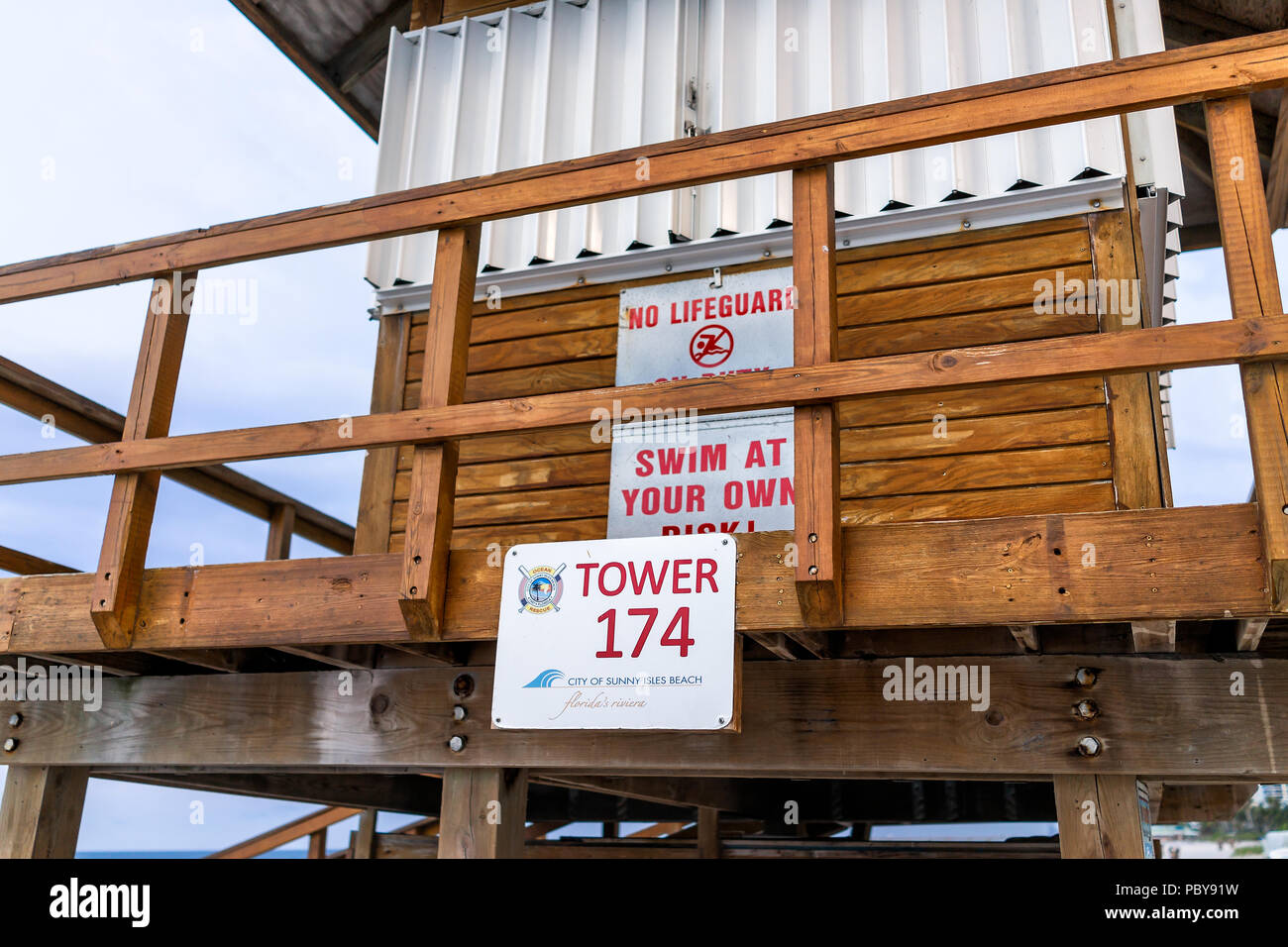 Lifeguard building hi-res stock photography and images - Alamy