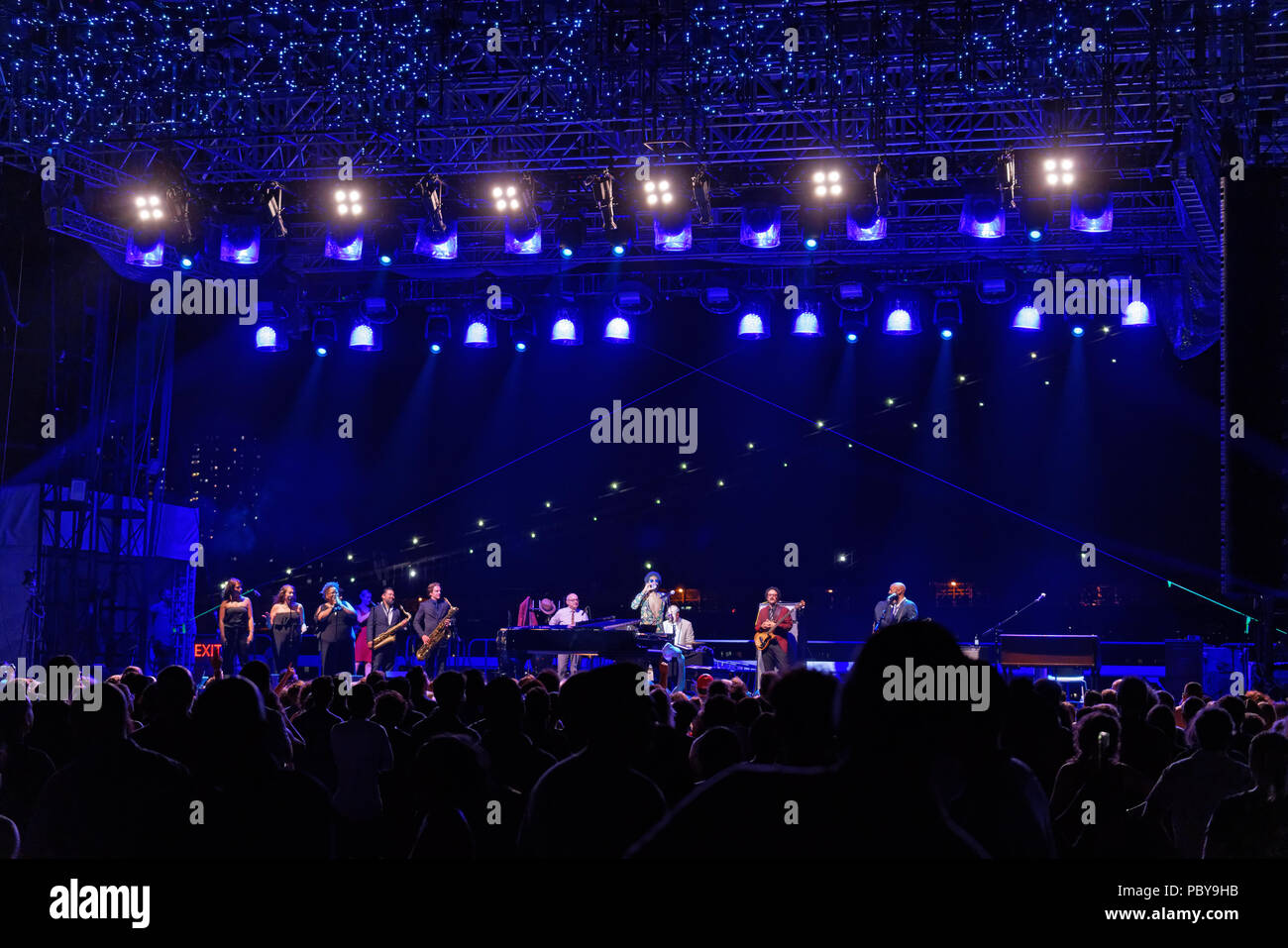 Pier 17 new york city hi-res stock photography and images - Alamy