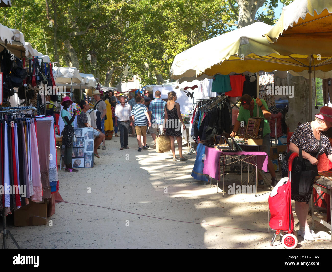 Colourful busy market at Saint Chinian french market Stock Photo - Alamy