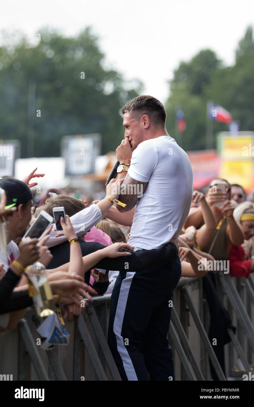 Tom Zanetti & K.O Kane performing on stage at the Liverpool ...