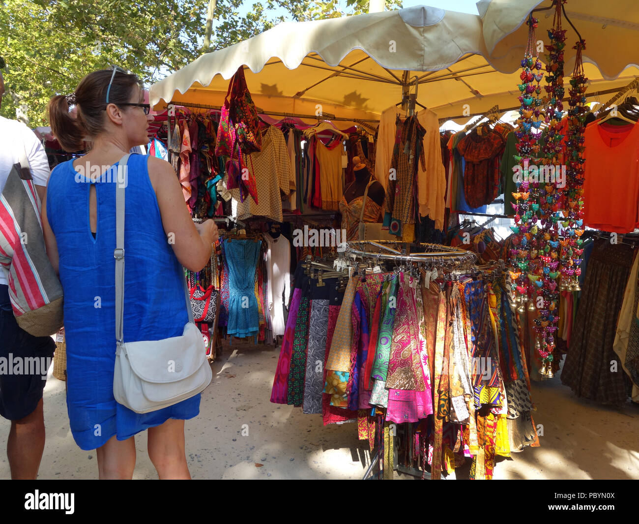 Colourful busy market at Saint Chinian french market Stock Photo - Alamy