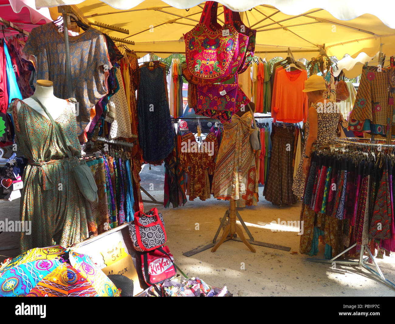 Colourful busy market at Saint Chinian french market Stock Photo - Alamy