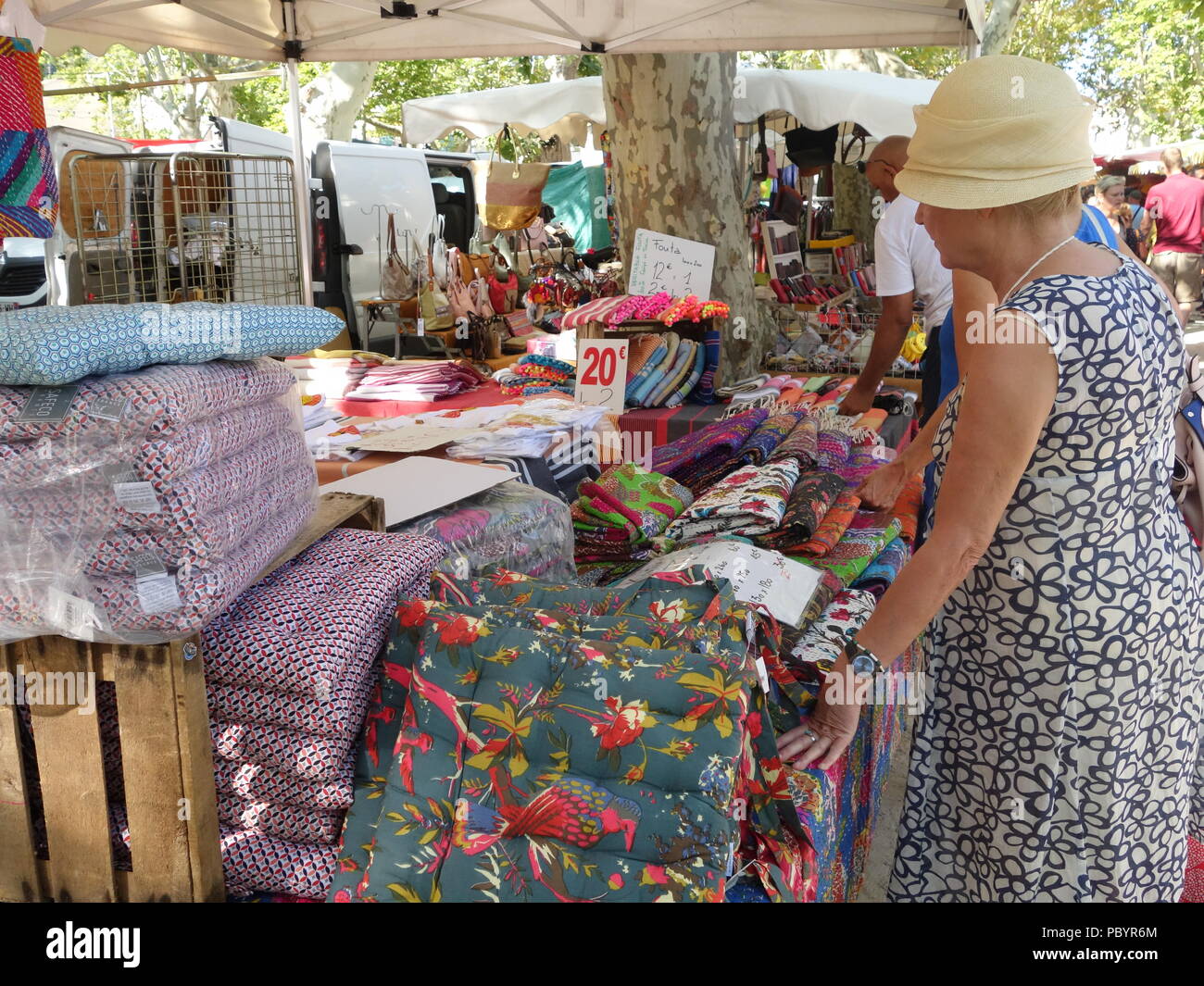 Colourful busy market at Saint Chinian french market Stock Photo - Alamy
