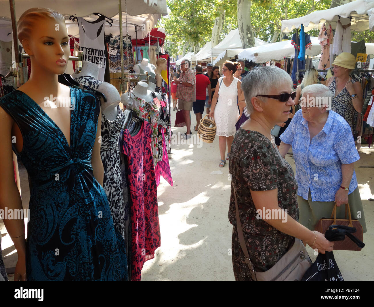 Colourful busy market at Saint Chinian french market Stock Photo - Alamy