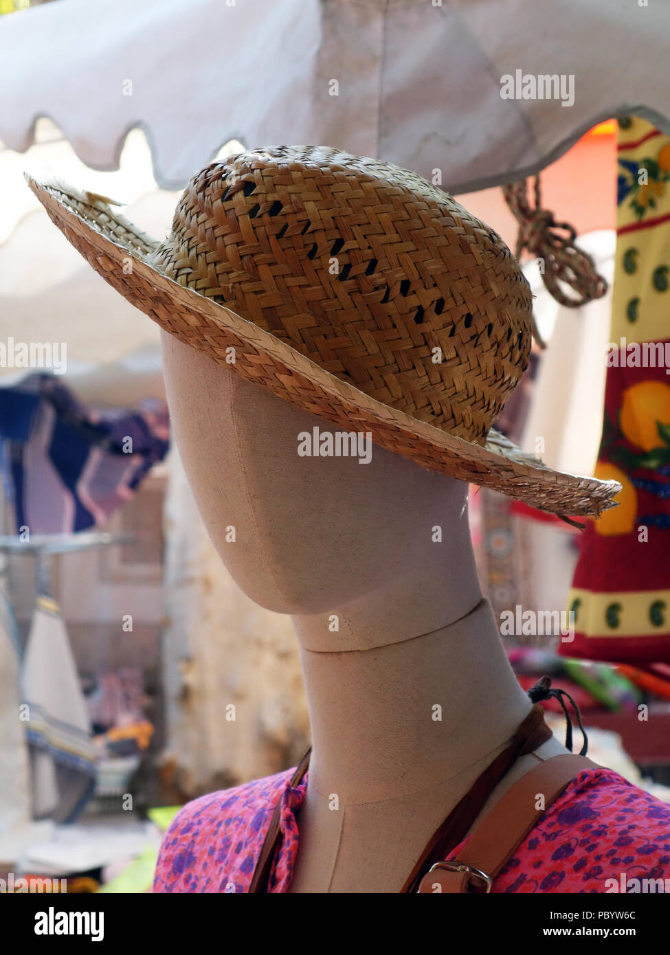 Colourful busy market at Saint Chinian french market Stock Photo - Alamy