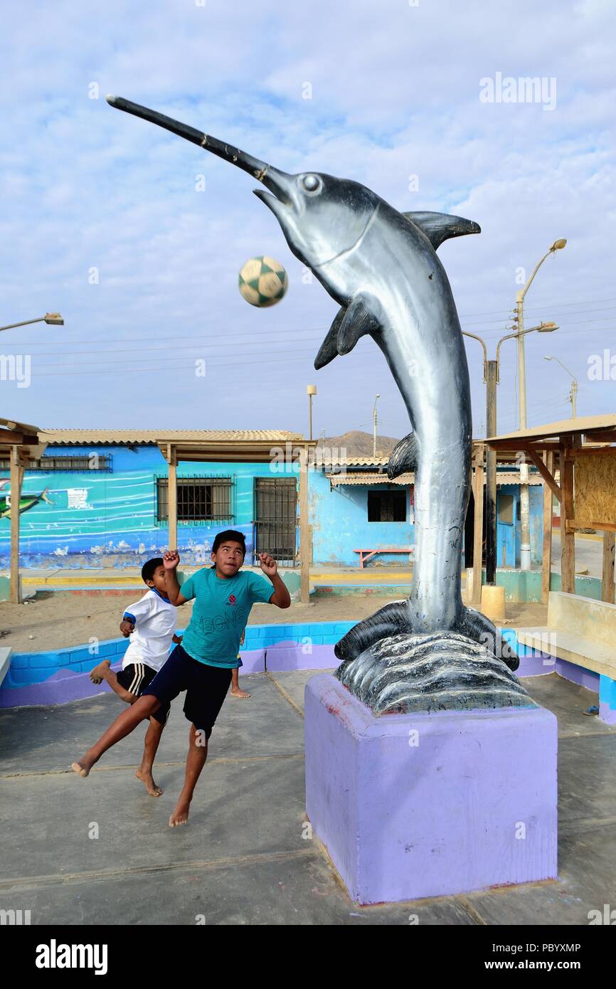 Swordfish statue hi-res stock photography and images - Alamy